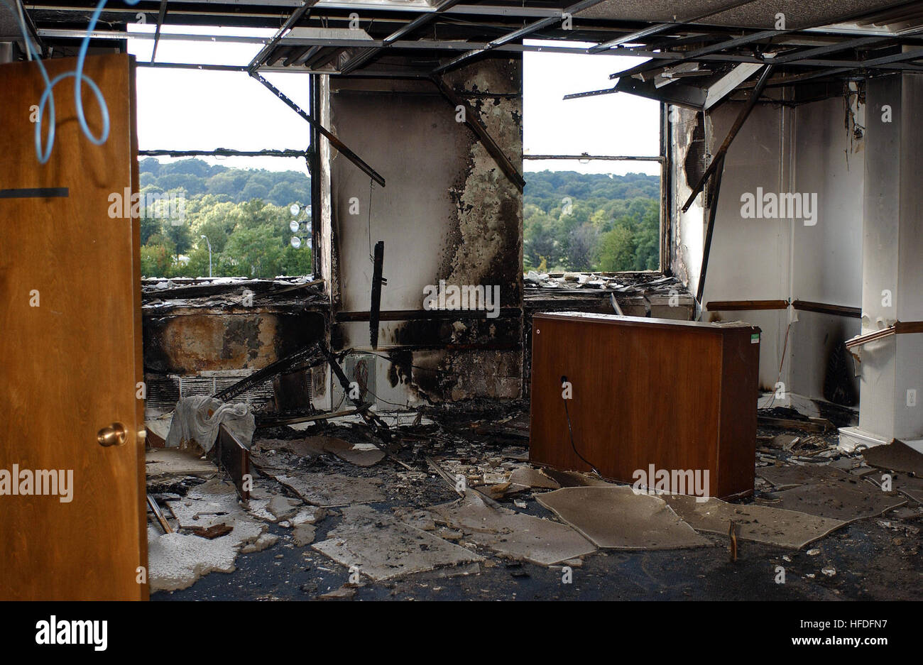Pentagon building attack september 11 hi-res stock photography and ...