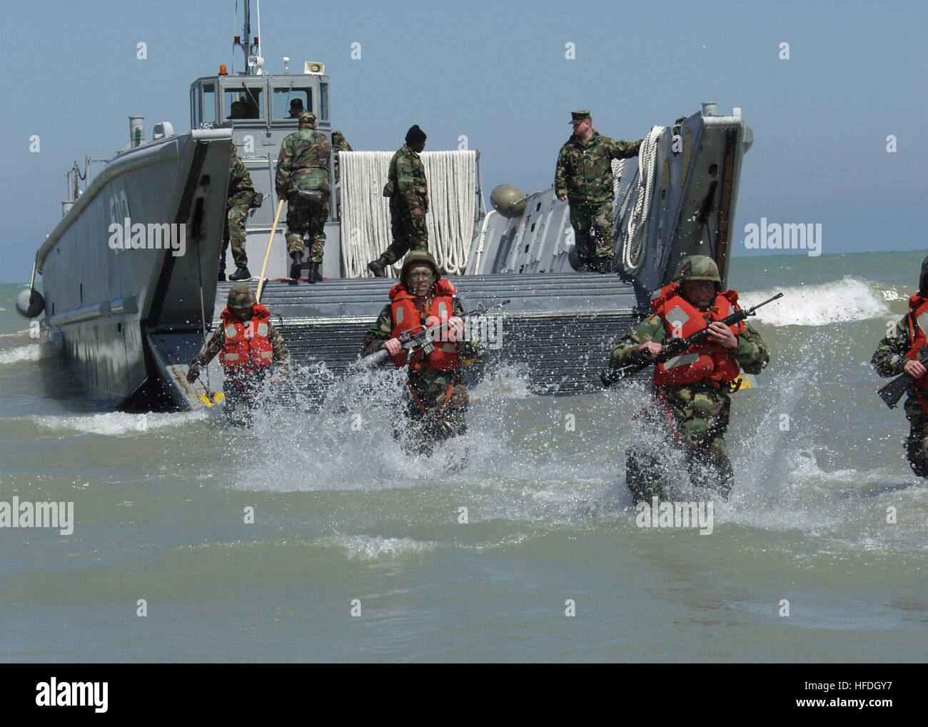 Wisconsin illinois national guard hi-res stock photography and images ...