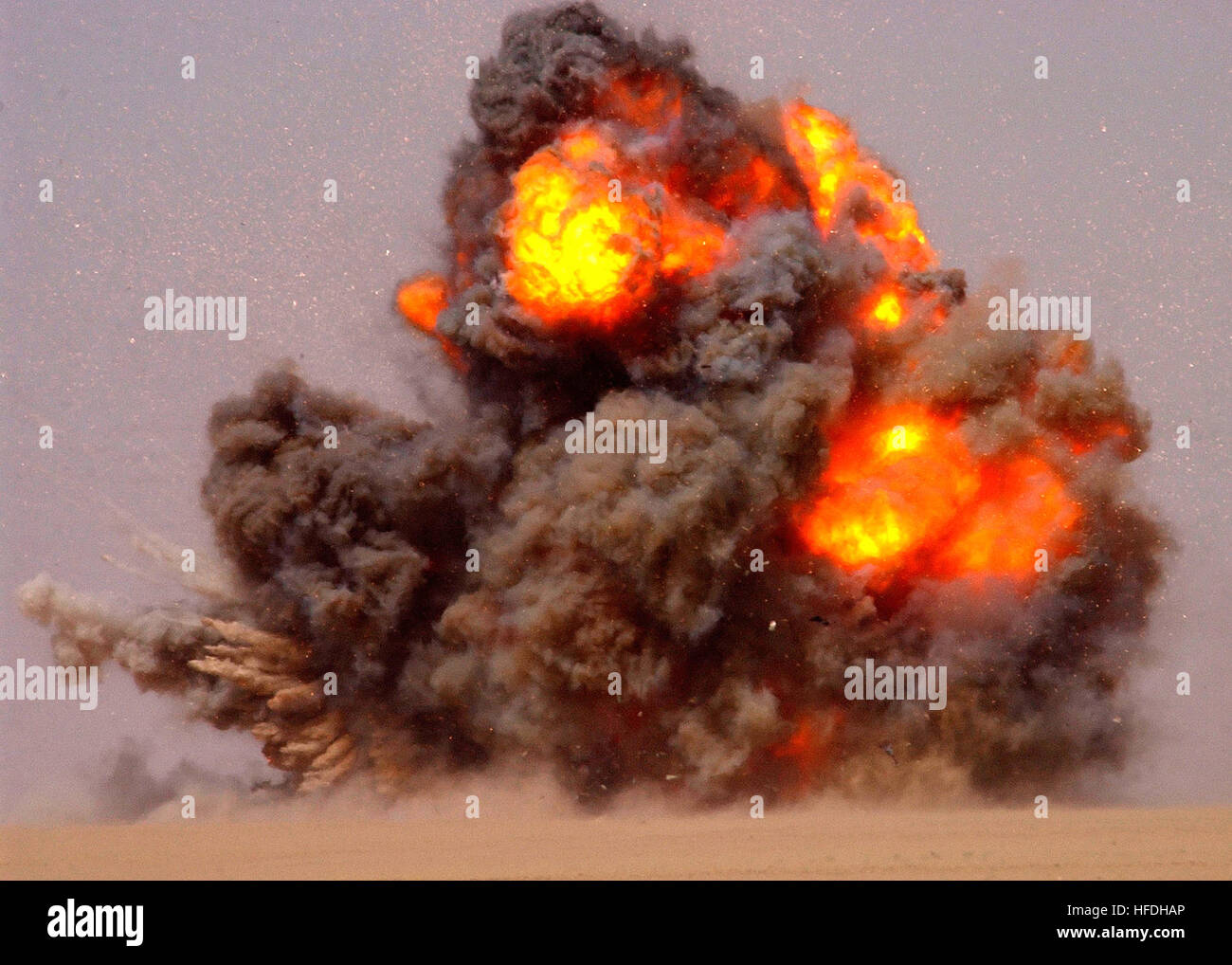 Kuwaiti army explosive ordnance disposal hi-res stock photography and ...