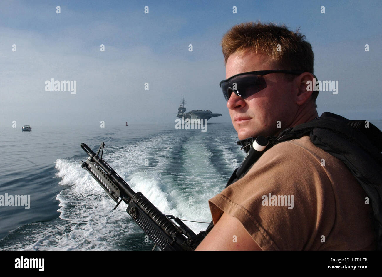 U s navy sailor keeps watch hi-res stock photography and images - Alamy