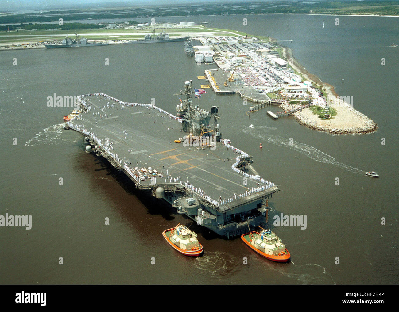Uss john f kennedy cv 67 hi-res stock photography and images - Alamy