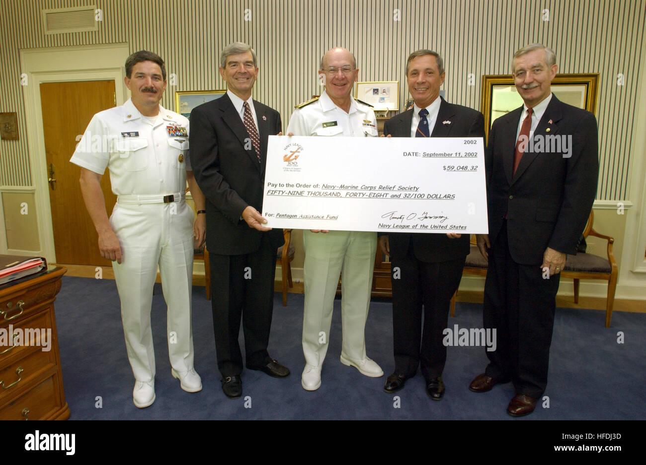 Chief naval operations admiral vern hi-res stock photography and images ...
