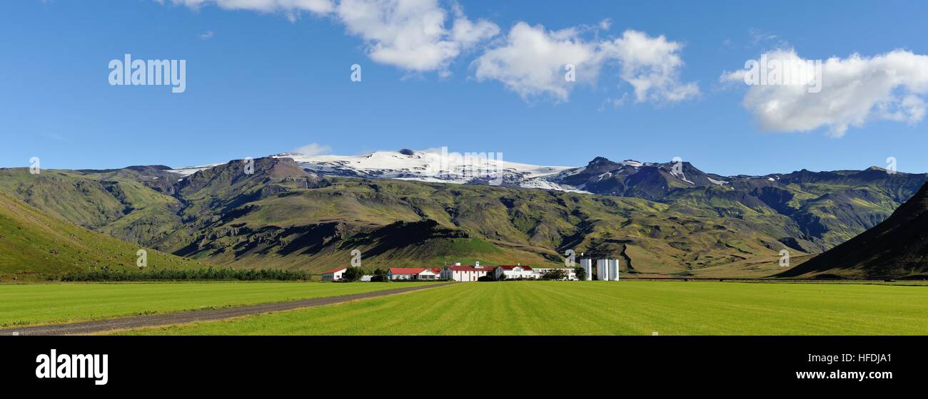 Volcano in back yard hi-res stock photography and images - Alamy
