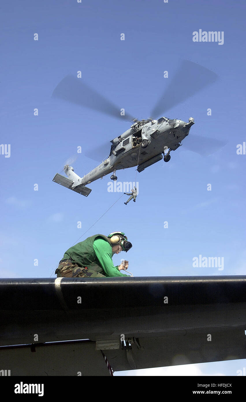 021006-N-2781V-195 At sea aboard USS George Washington (CVN 73) Oct. 6 ...