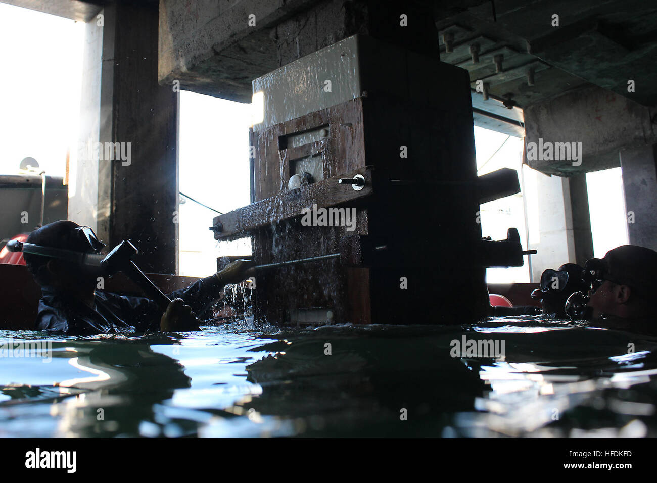 Sailors from Construction Dive Detachment Alpha, part of Underwater ...
