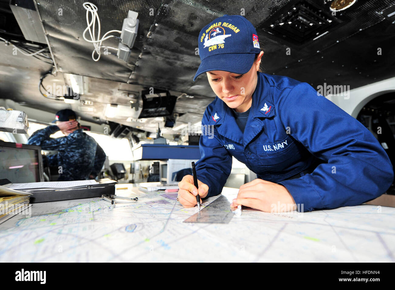 PACIFIC OCEAN (Dec. 9, 2013) Quartermaster 3rd Class Lisa Hutchins ...
