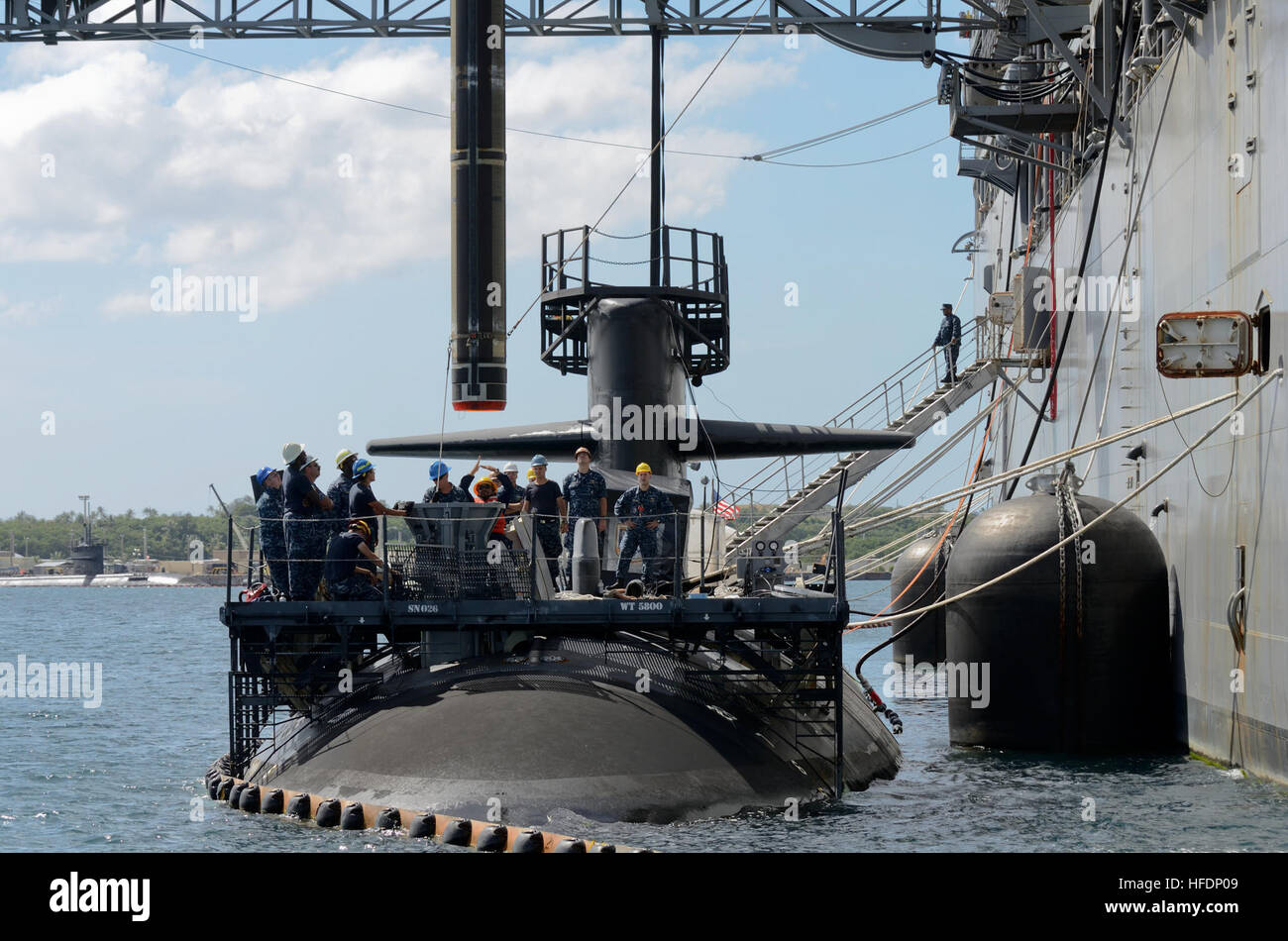 Tomahawk missile uss frank cable hi-res stock photography and images ...