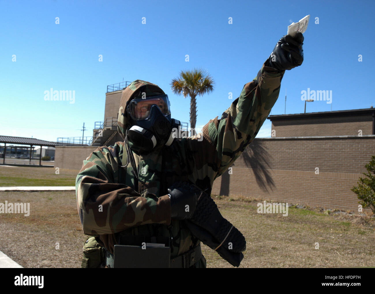 A U.S. Sailor with Naval Mobile Construction (NMCB) 25 tests air ...