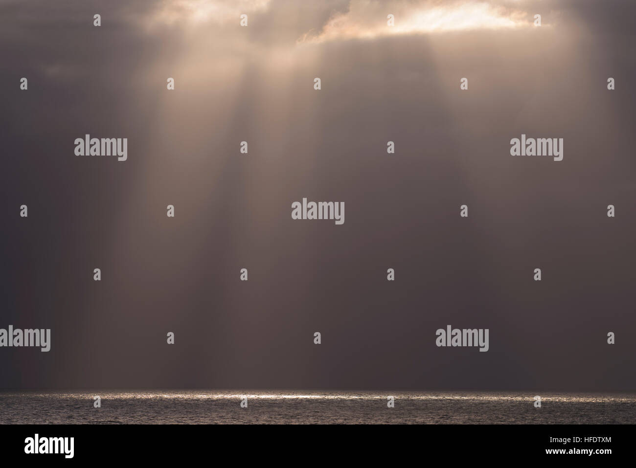 God beams hi-res stock photography and images - Alamy