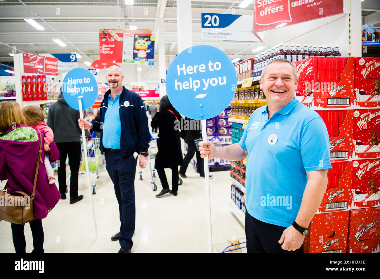 Tesco staff hi-res stock photography and images - Alamy