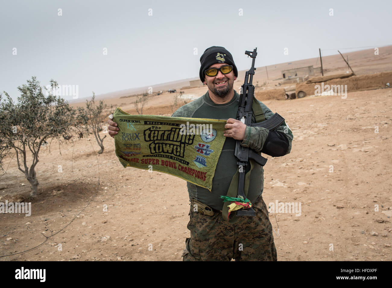 Kurdish women soldiers hi-res stock photography and images - Alamy