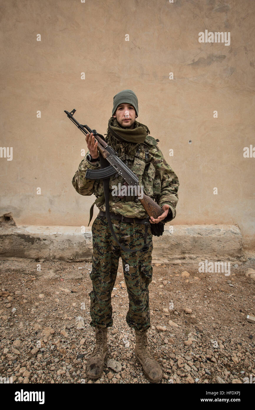 Isis fighter hi-res stock photography and images - Alamy