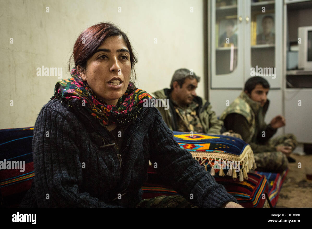 Kurdish female fighter hi-res stock photography and images - Alamy