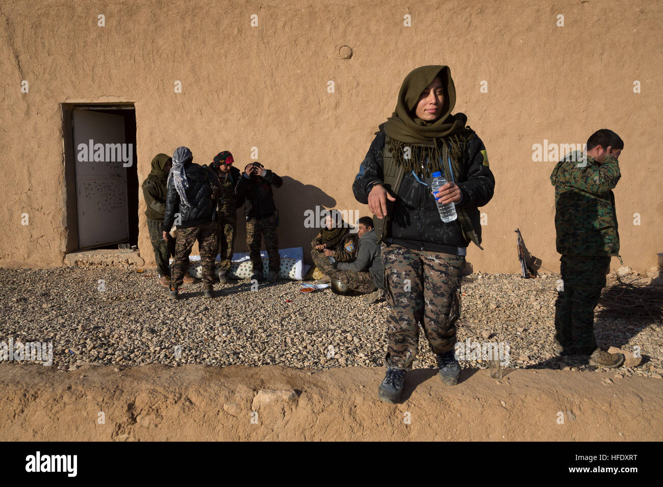Kurdish female fighter hi-res stock photography and images - Alamy