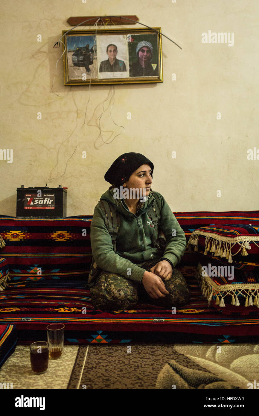 Female soldier iraq hi-res stock photography and images - Alamy