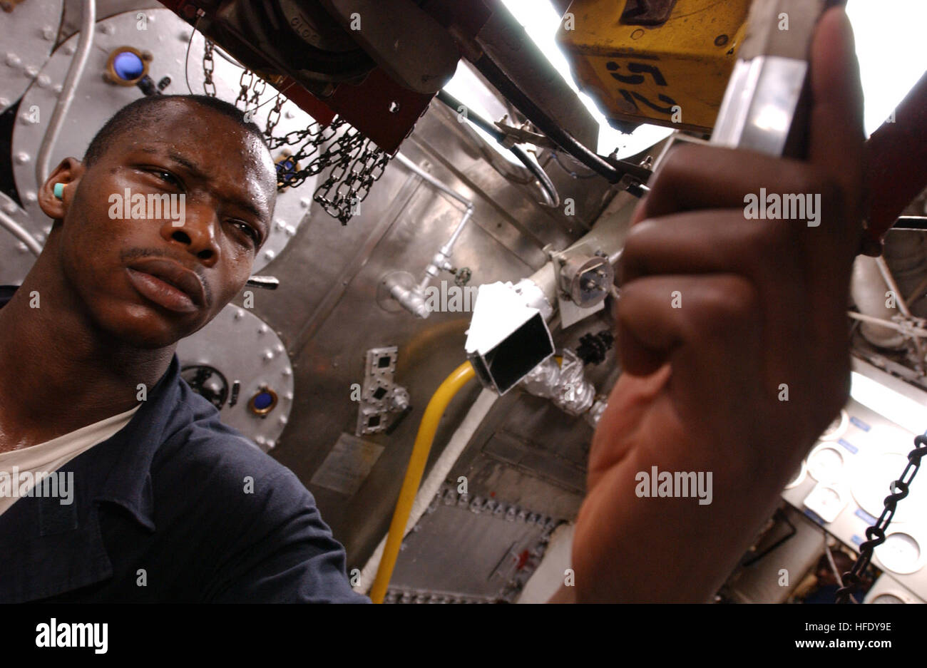 040501-N-5821P-002 Philippine Sea (May 1, 2004) - Machinist's Mate ...