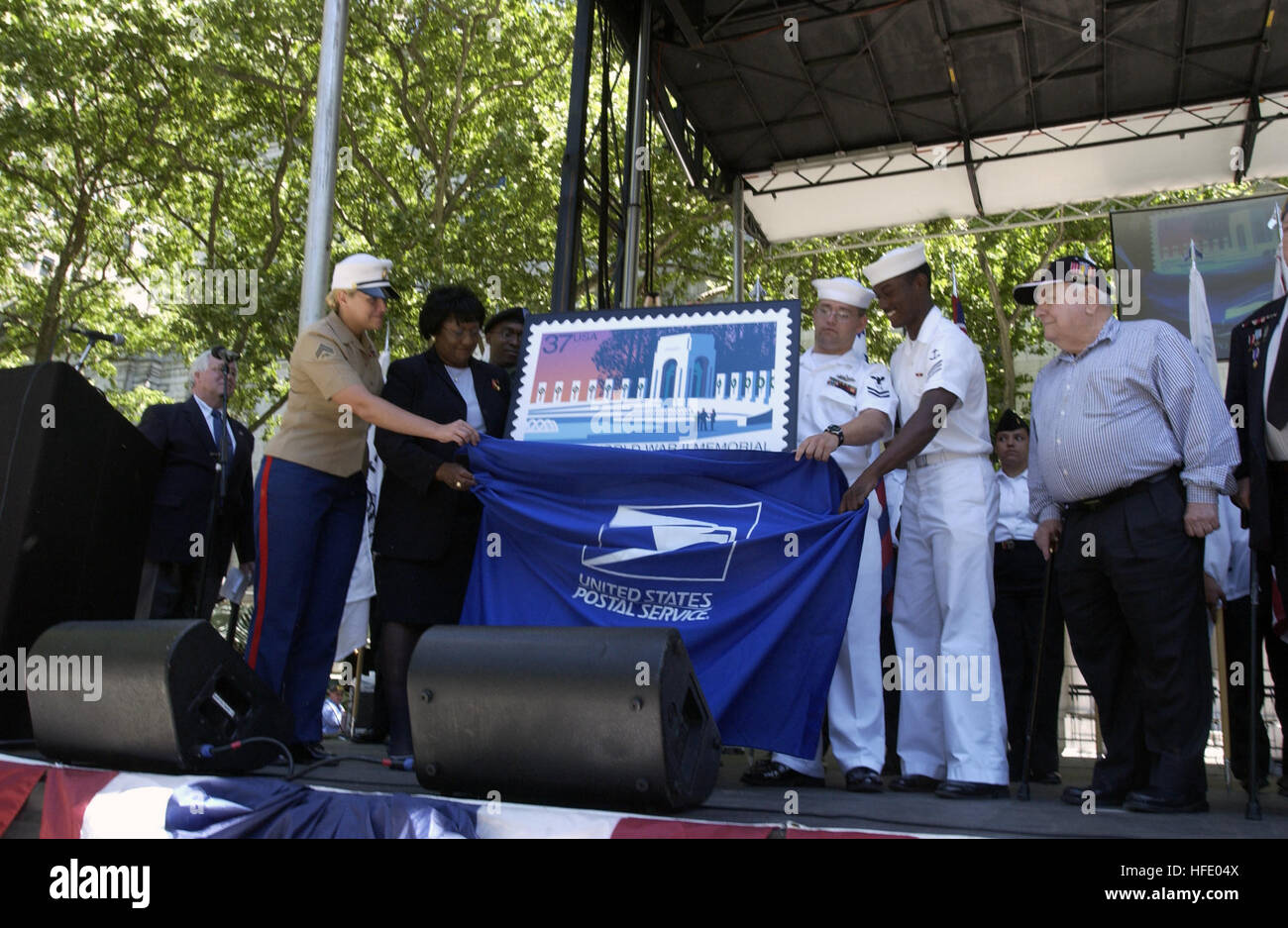 040529-N-4936C-082 New York City (May 29, 2004) - From left to right ...