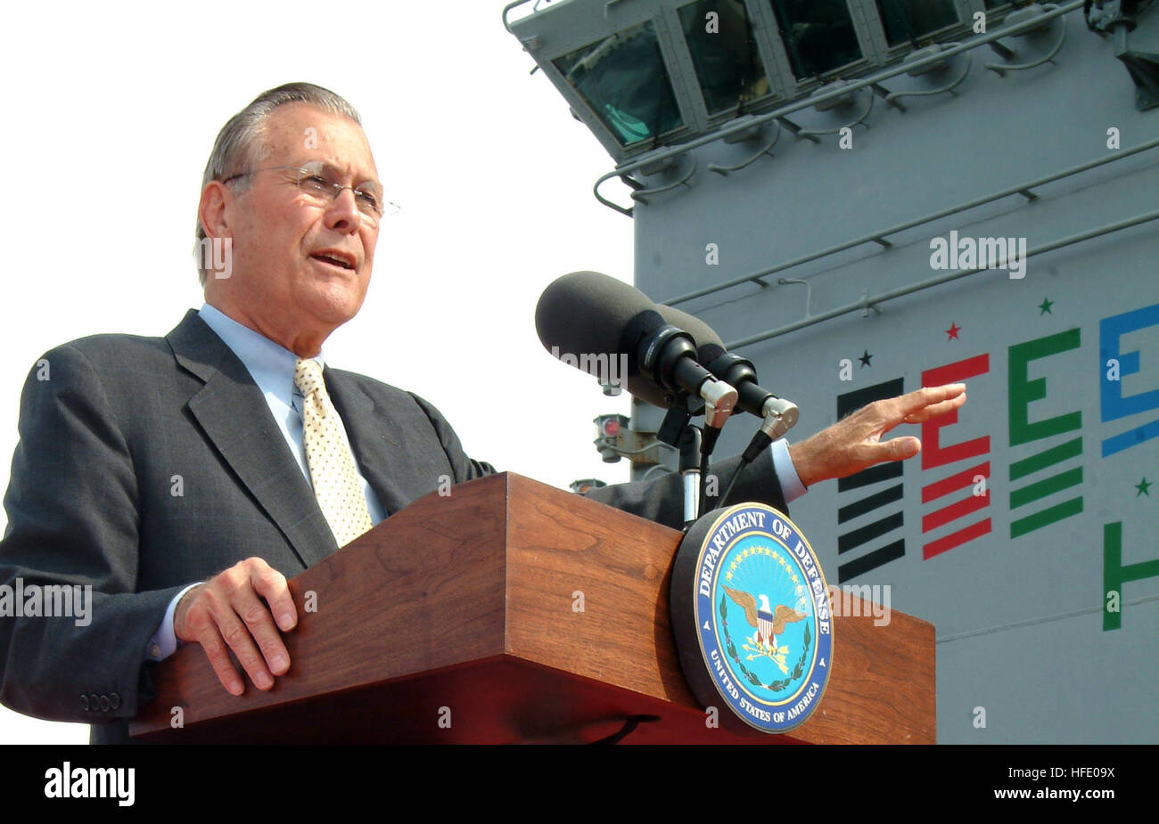 040604-N-8801B-001 Changi Naval Base, Singapore (Jun. 4,2004 ...