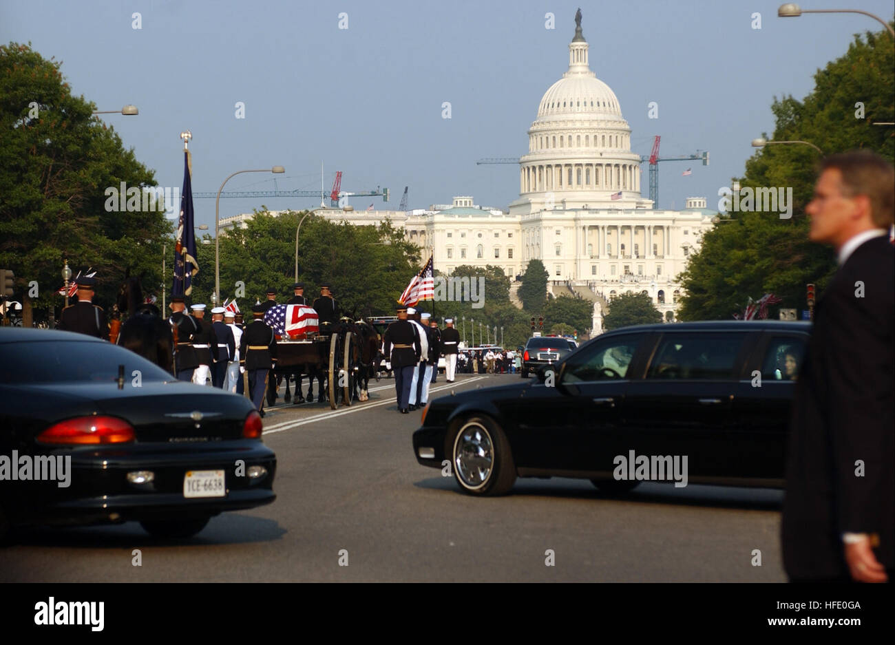 Nancy reagan ronald reagan casket High Resolution Stock Photography and ...