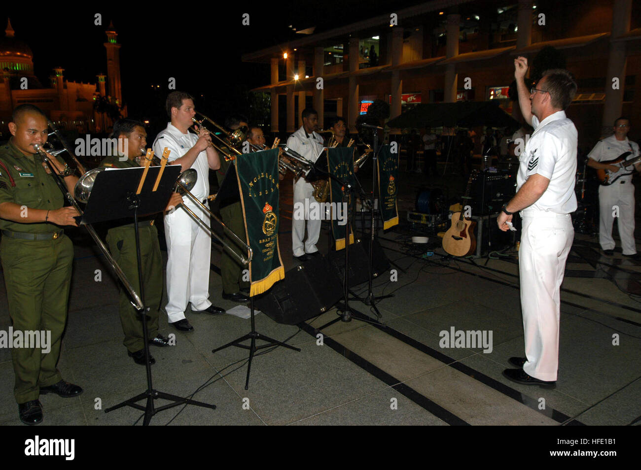 040625-N-4104L-030 Brunei Darussalam (June 25, 2004) - Musician 1st ...