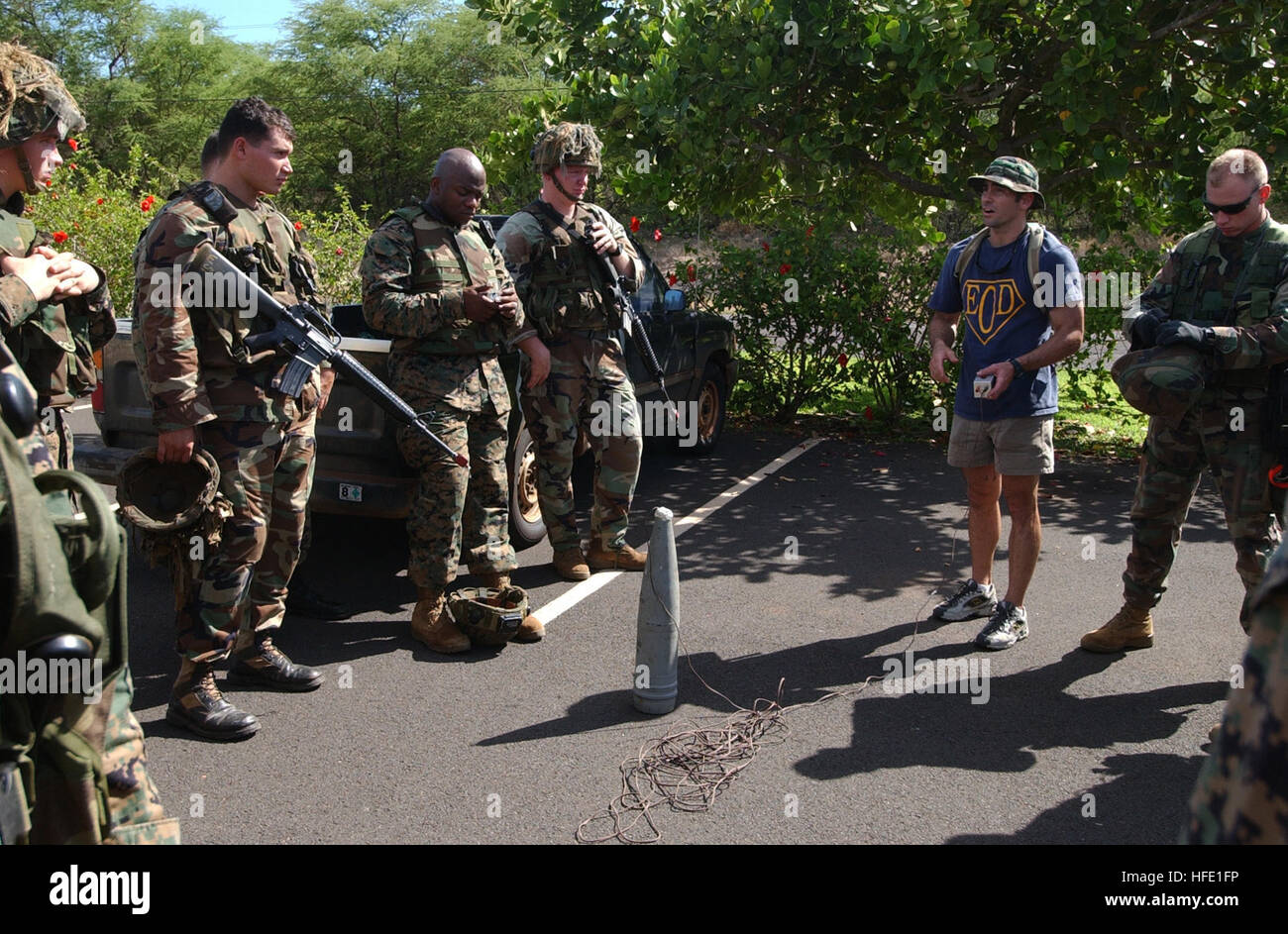 Explosives Ordnance Detachment trains Marines on improvised explosive ...