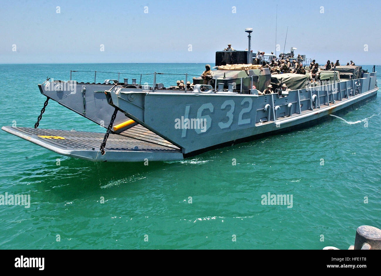 USS Belleau Wood (LHA 3) Expeditionary Strike Group conducts a beach ...