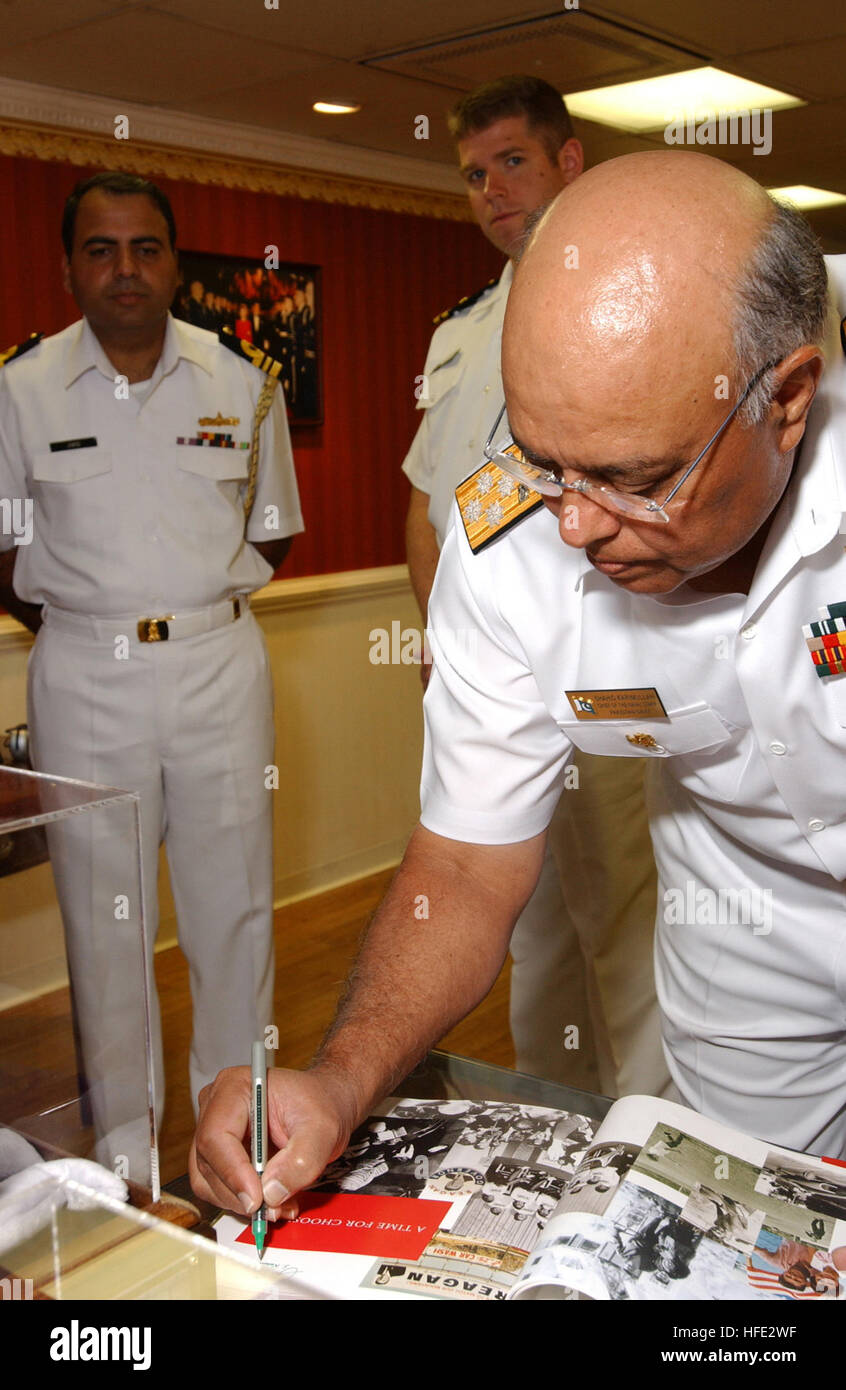 Chief of naval staff of the pakistan hi-res stock photography and ...