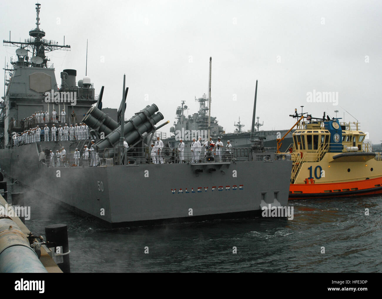 Uss valley forge cg 50 hi-res stock photography and images - Alamy