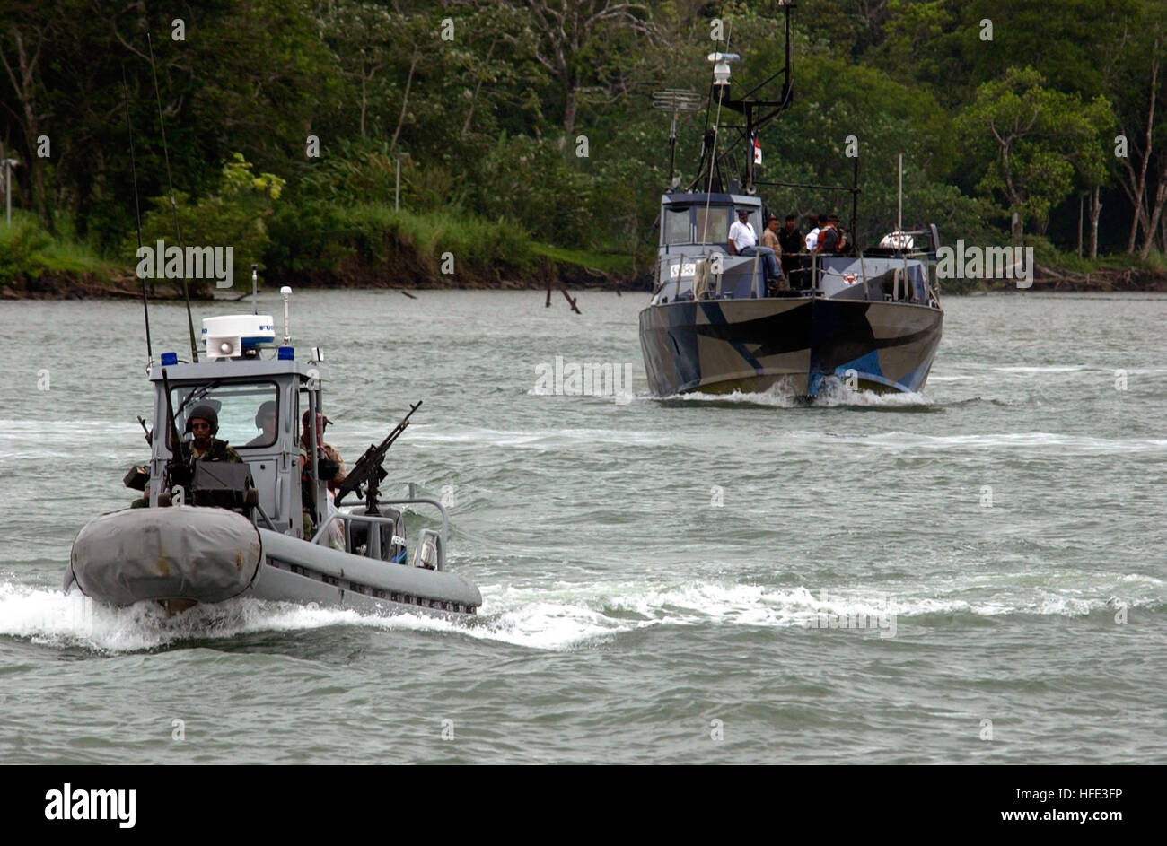 040821-N-6811L-374 Panama Canal (Aug. 21, 2004) - Mobile Security ...