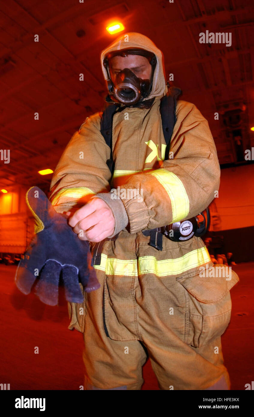 Fire fighting ensemble ffe hi-res stock photography and images - Alamy