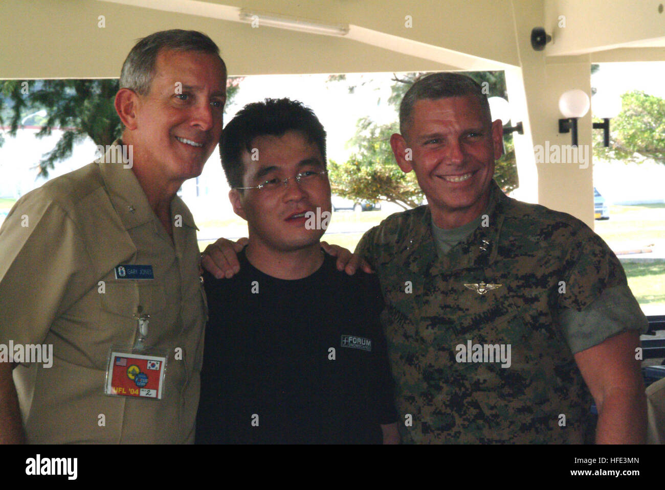 Ulchi focus lens icebreaker social hi-res stock photography and images ...