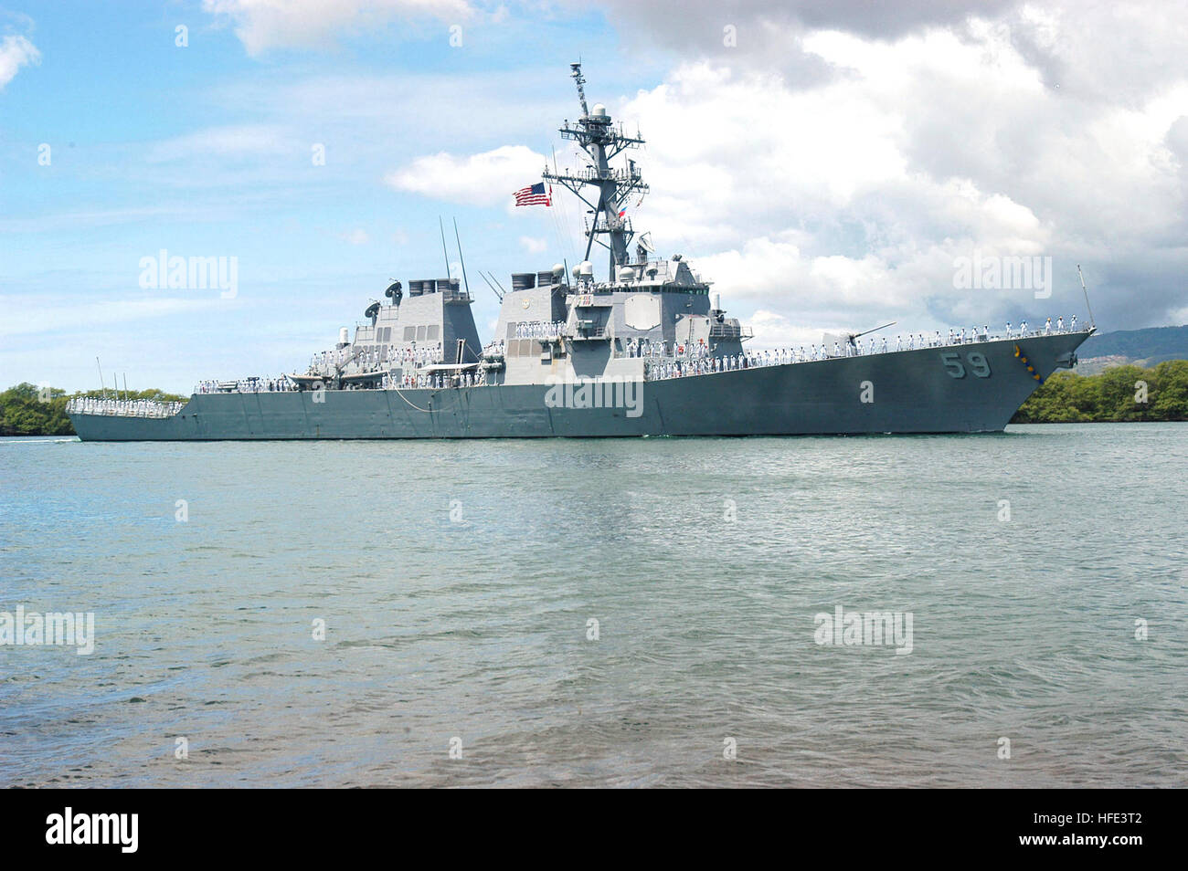 030901-N-4033C-023 Pearl Harbor, Hawaii (Sep. 2, 2004) Ð Guided missile ...