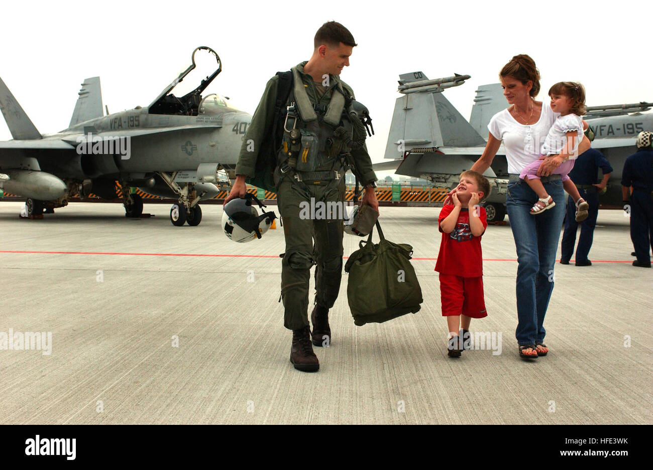040904-N-5961C-004 Atsugi, Japan (September 4, 2004) -- Lt. Nathan ...