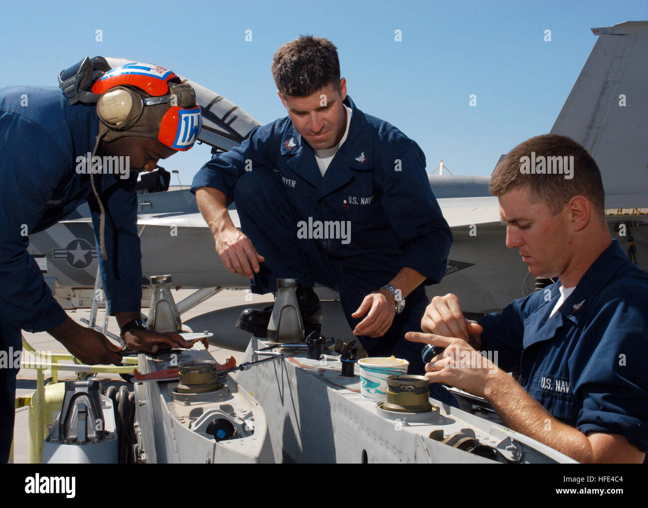 Weapons pylon hi-res stock photography and images - Alamy