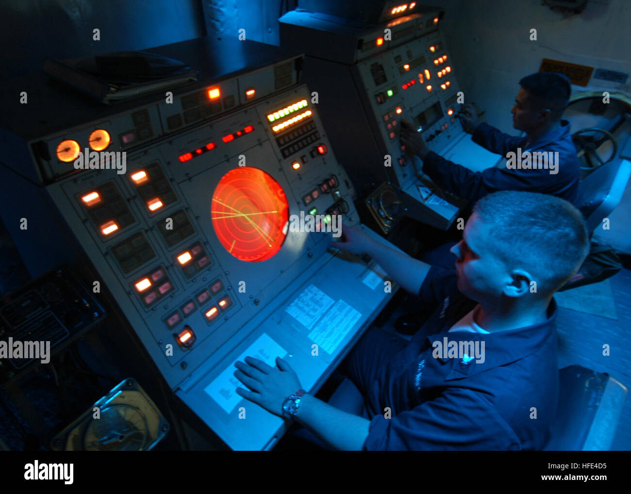 040926-N-6651N-001 Arabian Gulf (Sept. 26, 2004) - Fire Controlman 2nd ...