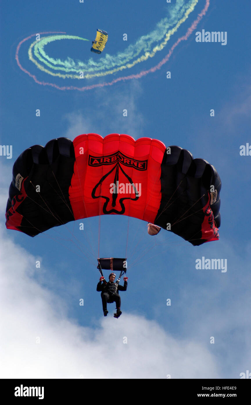Parachute teams from the U.S. Army Special Operations Command and U.S ...