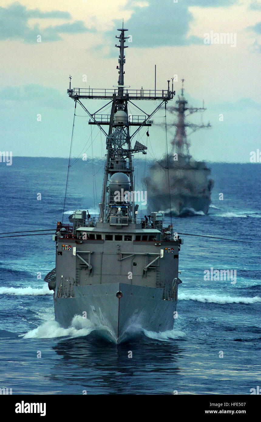 041018-N-6213R-005 Pacific Ocean (Oct. 18, 2004) - The guided missile ...