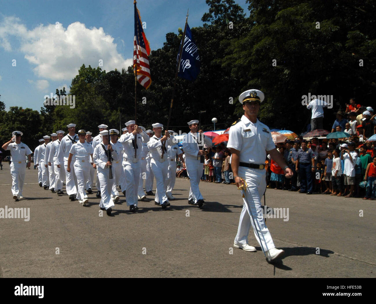 041020-N-0493B-004 Tacloban, Philippines (Oct. 20, 2004) - Sailors ...