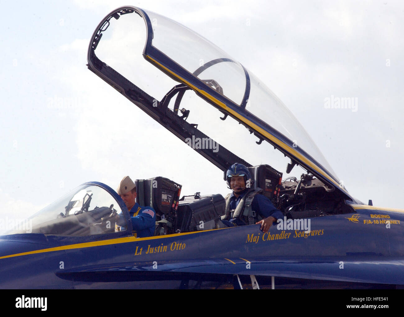 041020-N-8253M-005 Naval Air Station, New Orleans, La. (Oct. 20, 2004 ...