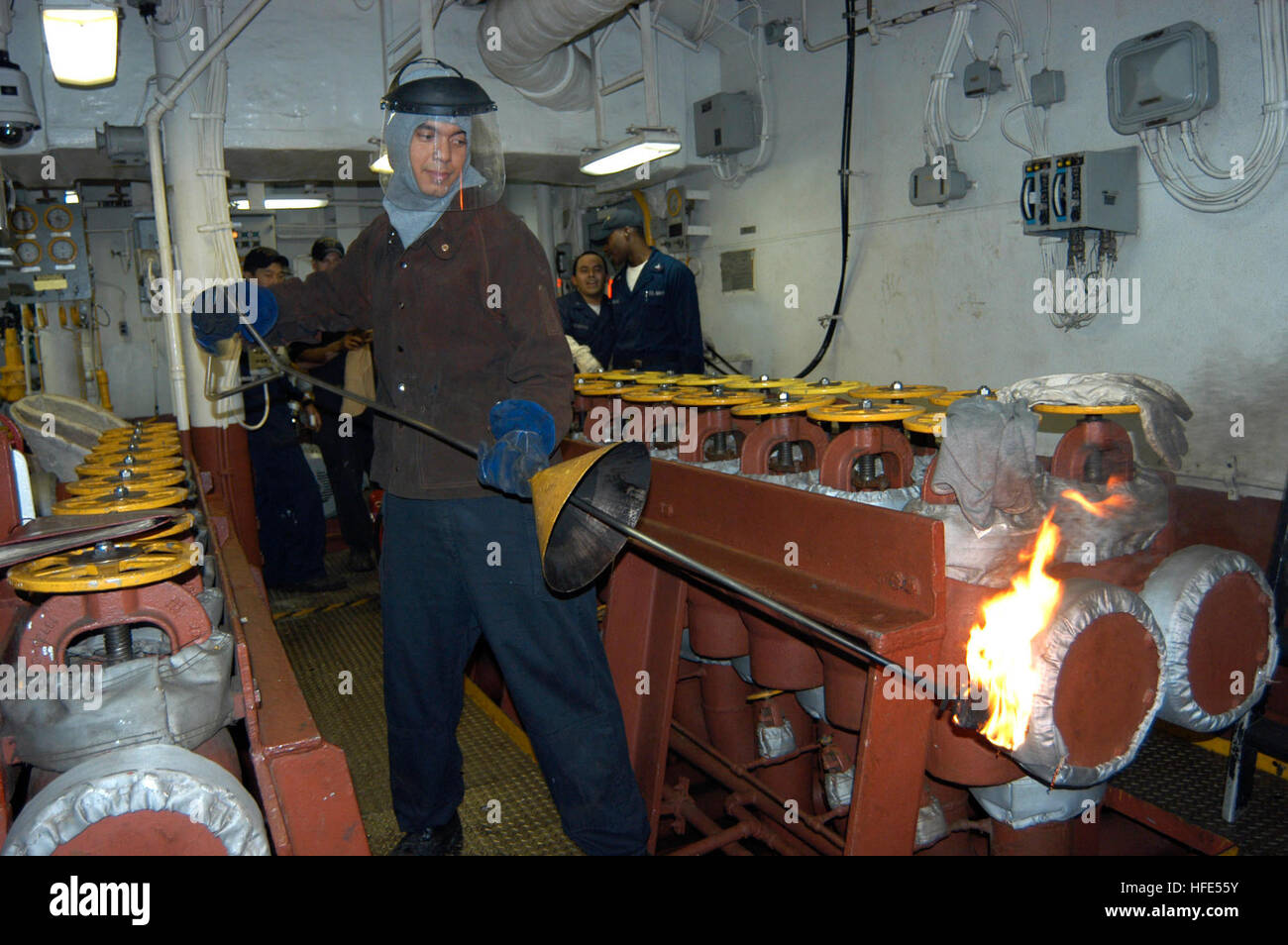 041021-N-5467J-010 Norfolk Naval Ship Yard, Va. (Oct. 21, 2004 ...