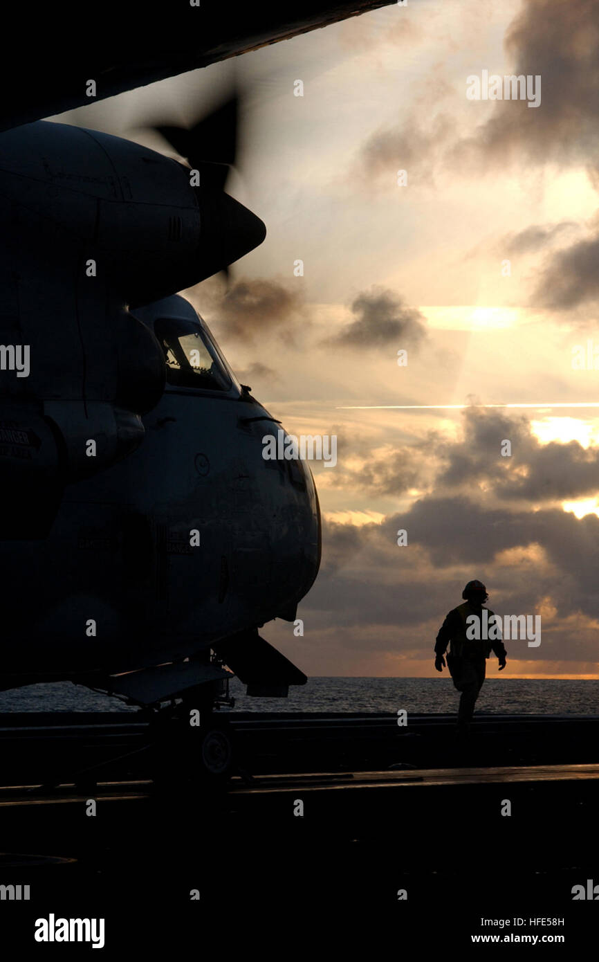 Carrier logistic squadron four zero vrc 40 hi-res stock photography and ...