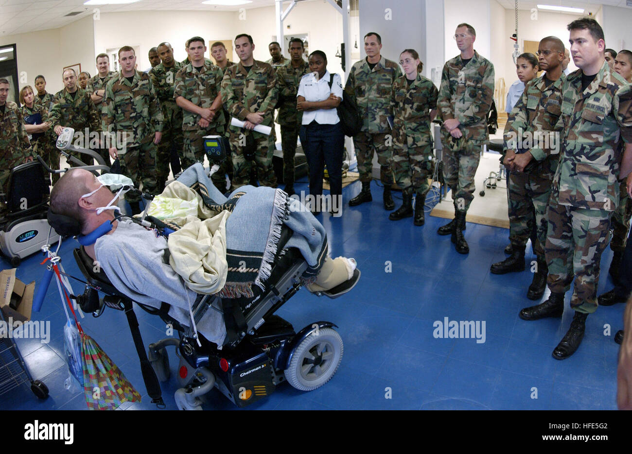 041104-F-9796L-001 Tampa, Fla. (Nov. 4, 2004) - Petty Officer 3rd Class ...