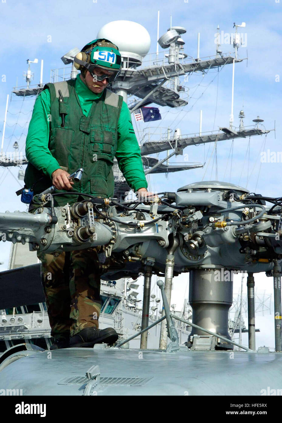 041113-N-6817C-100 Pacific Ocean (Nov. 13, 2004) - An Aviation ...