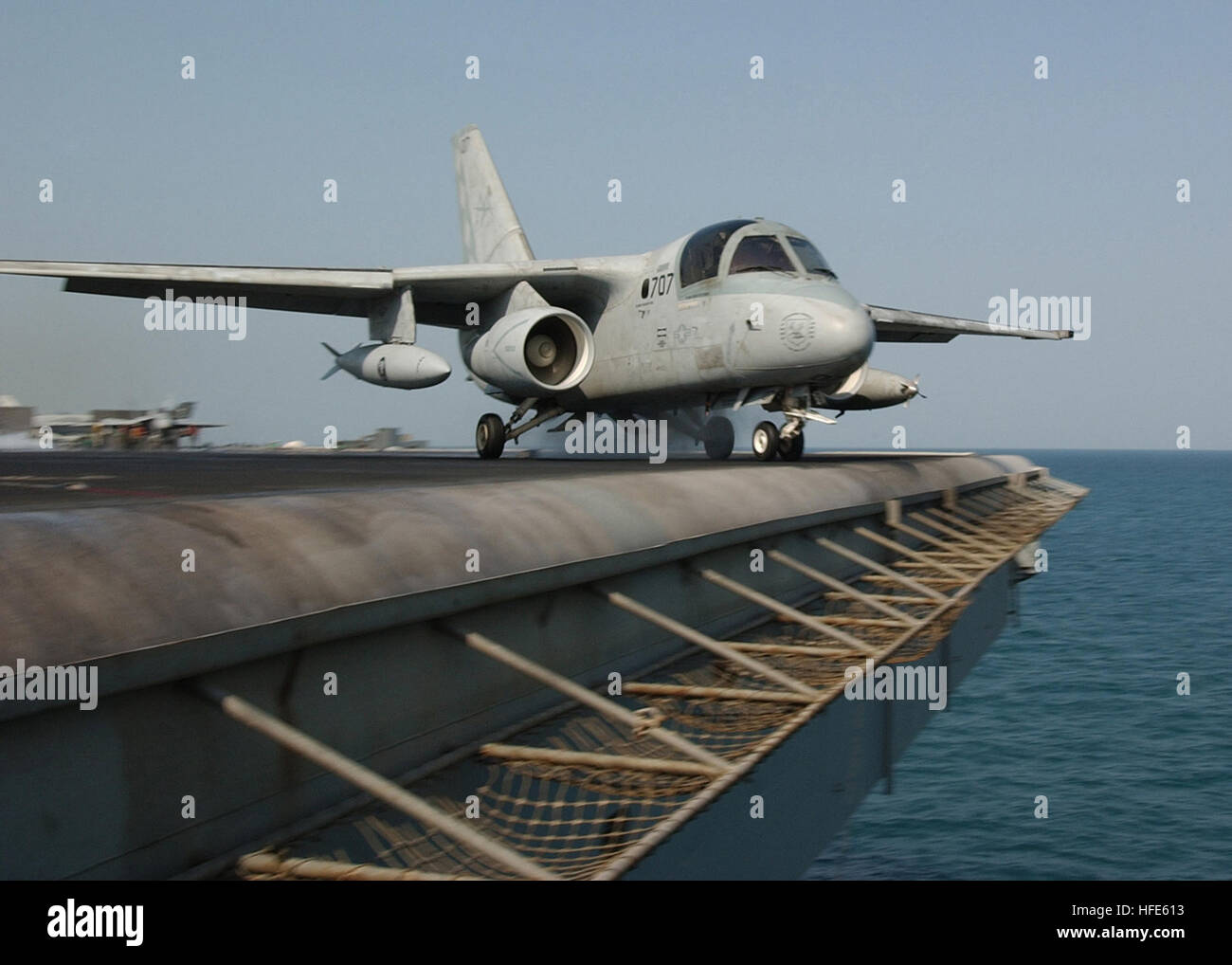 An S-3B Viking from Sea Control Squadron 30 (VS-30) 'Diamond Cutters ...