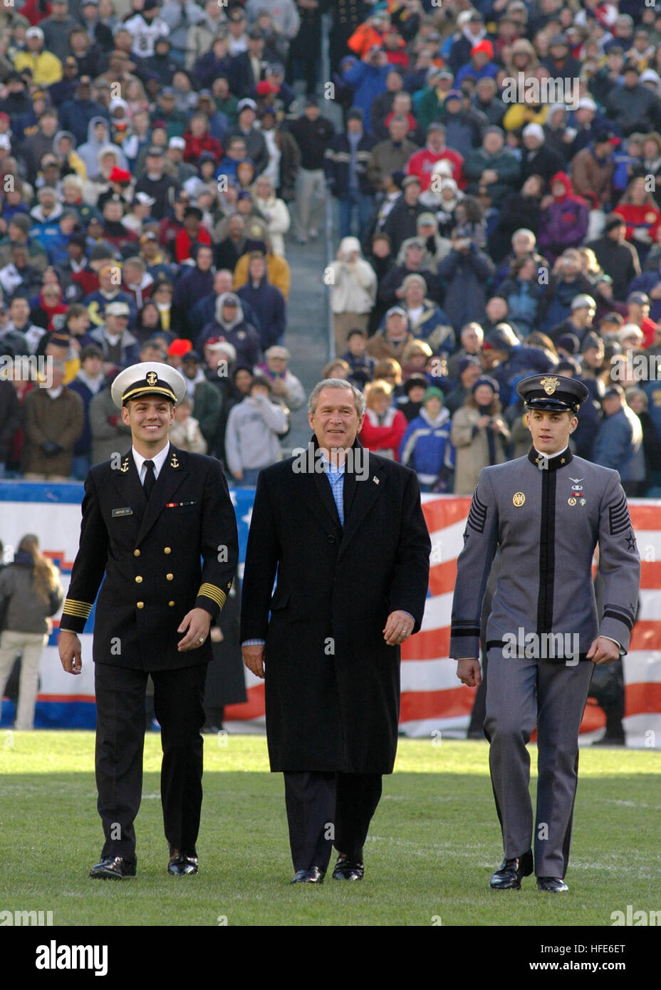 041204-N-2383B-207 Philadelphia, Pa. (Dec. 4, 2004) Ð President George ...