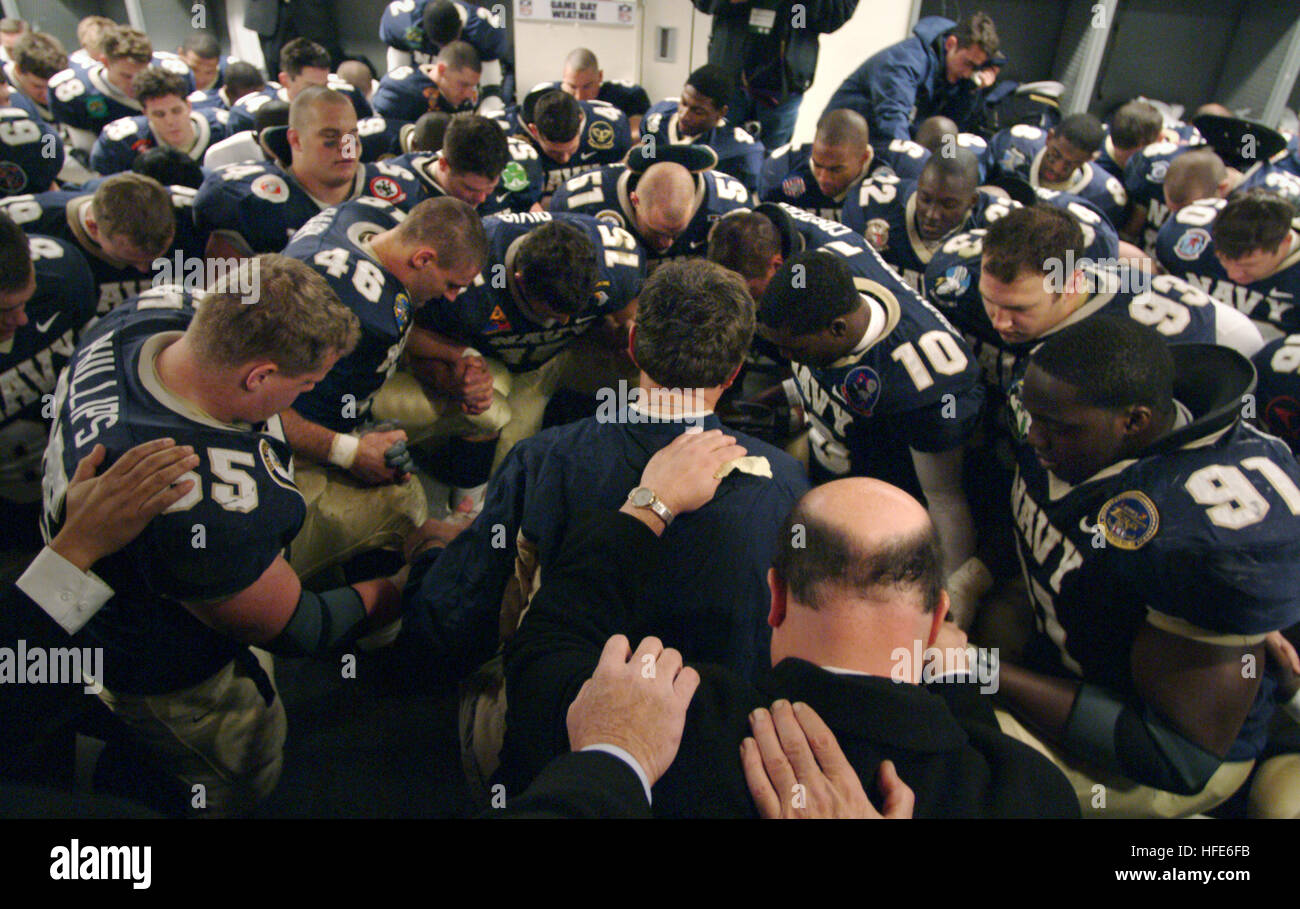 Navy Midshipmen kneel in prayer after their 42-13 victory over Army ...