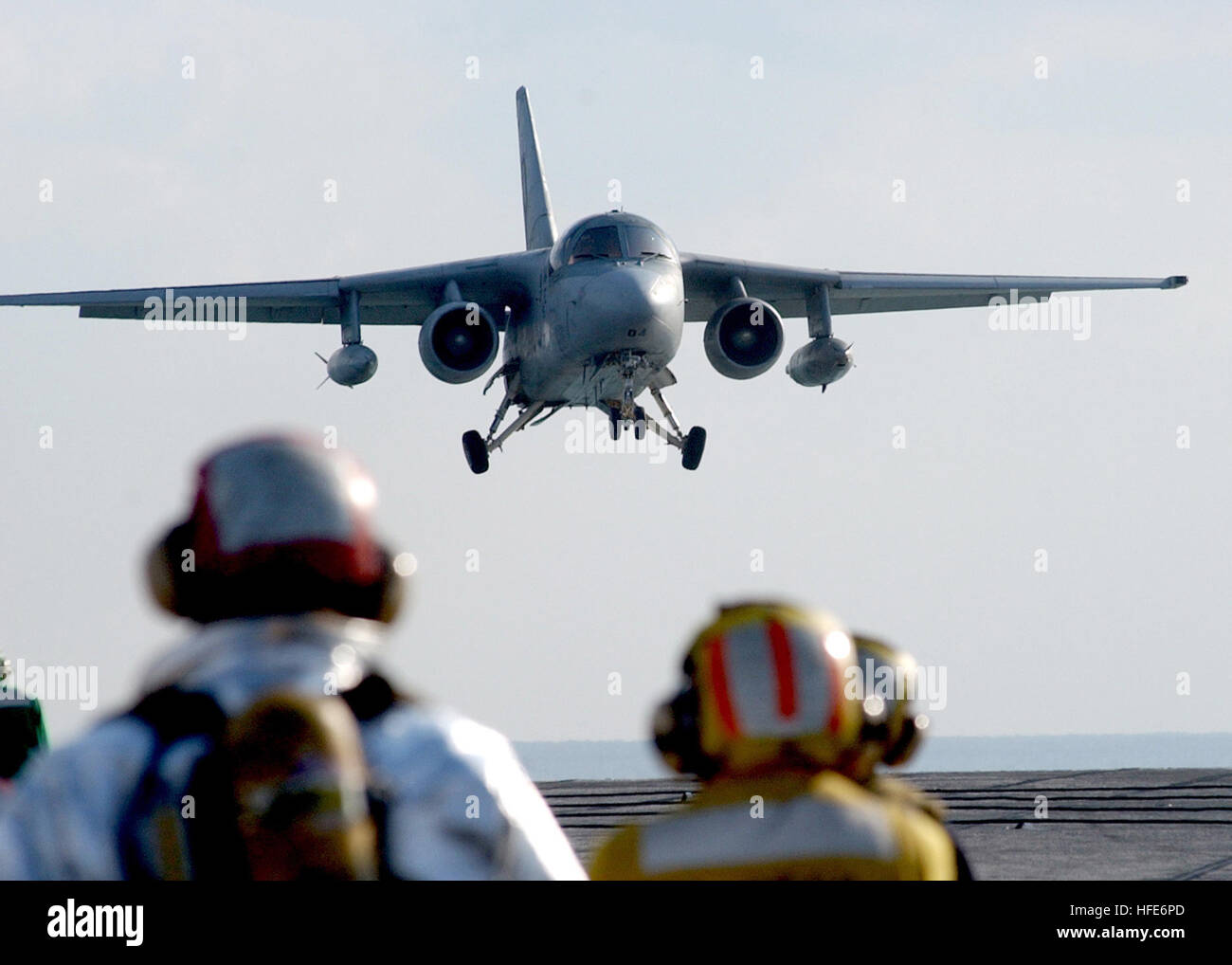 Aircraft carrier landing wire hi-res stock photography and images - Alamy