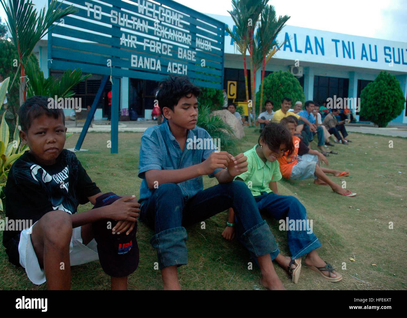 Tsunami children medical hi-res stock photography and images - Alamy