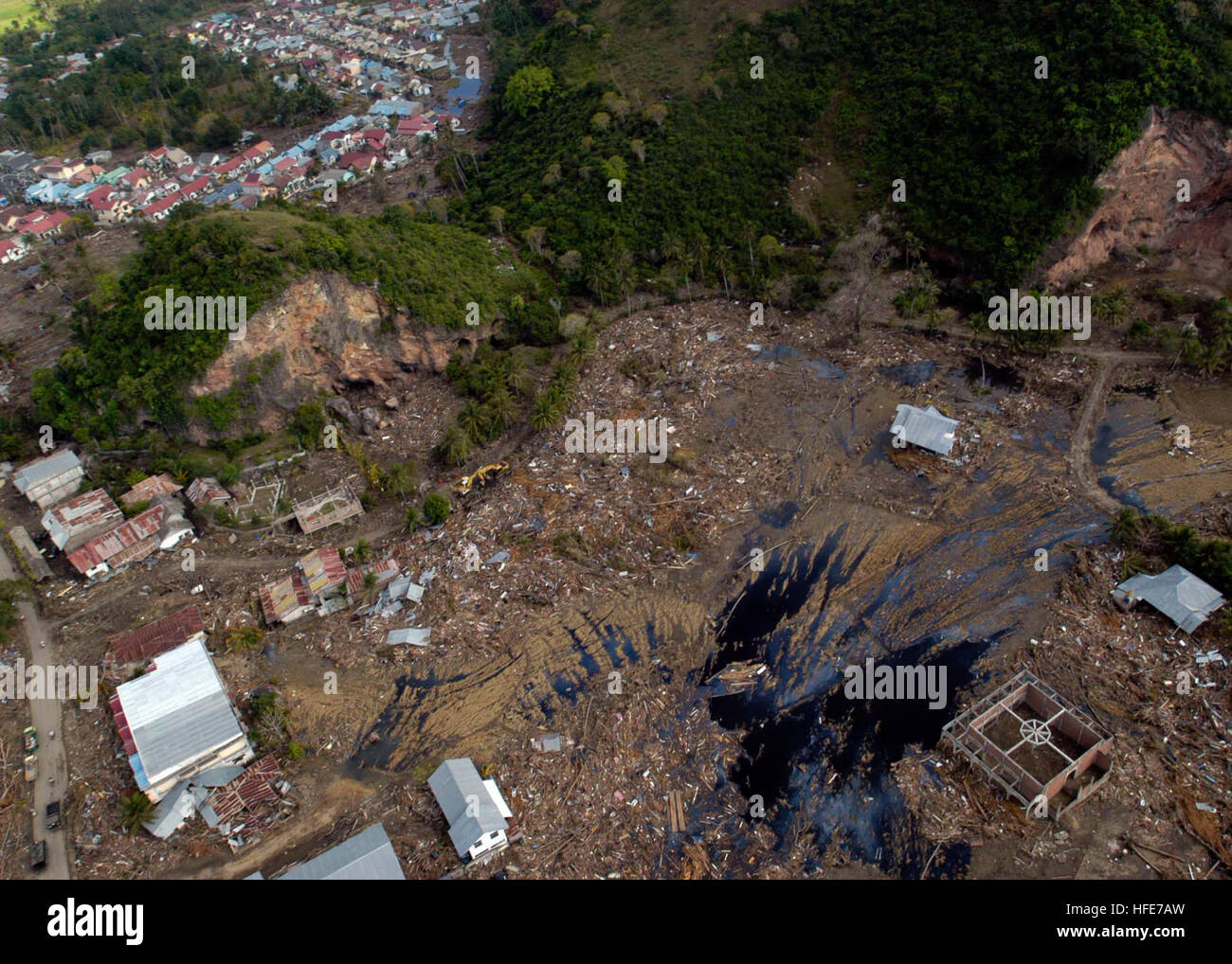 050101-N-1229B-253 Sumatra, Indonesia (Jan. 1, 2005) - An aerial view ...