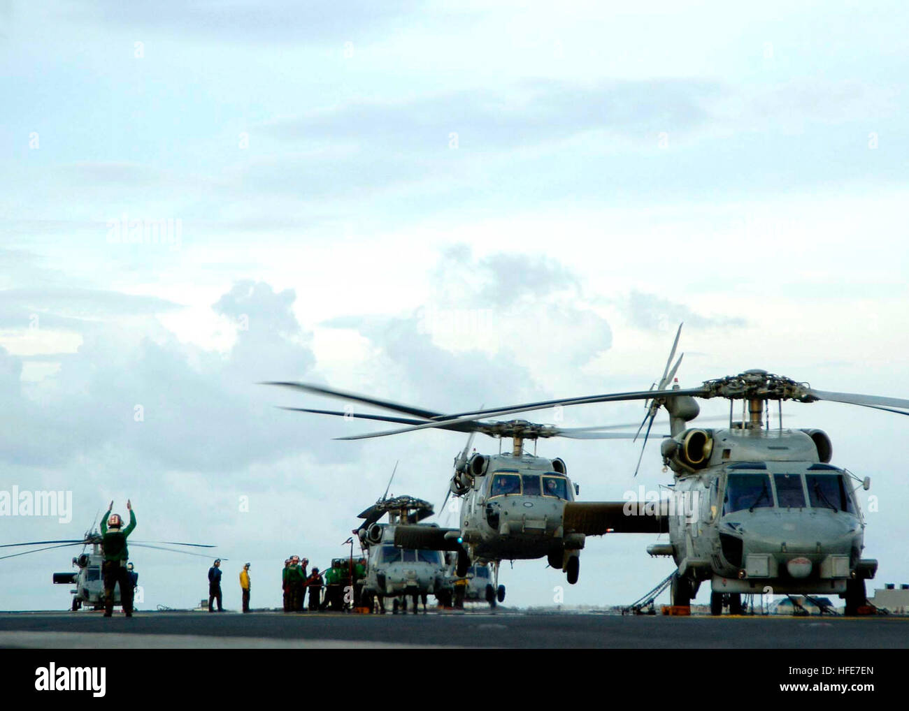 Indonesia tsunami military helicopter hi-res stock photography and ...